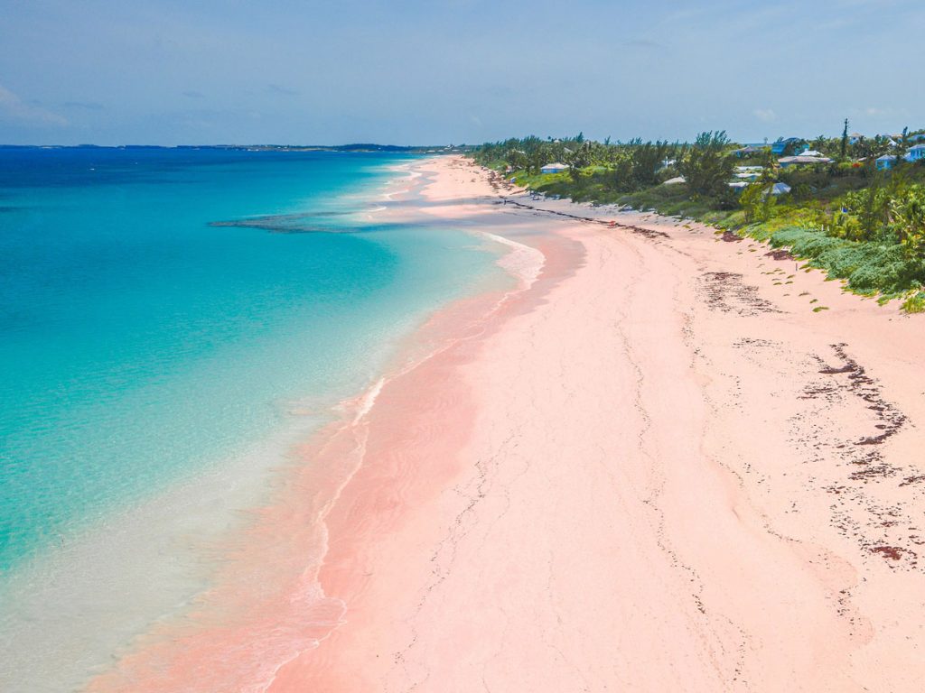 8 increíbles playas de ARENA ROSA en el mundo - Tendencia Cool